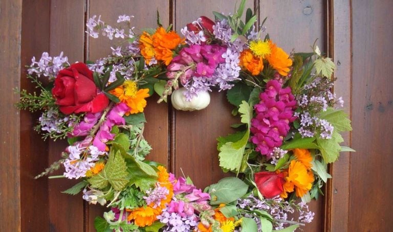 Greek May Day Customs and Traditions - GreekReporter.com