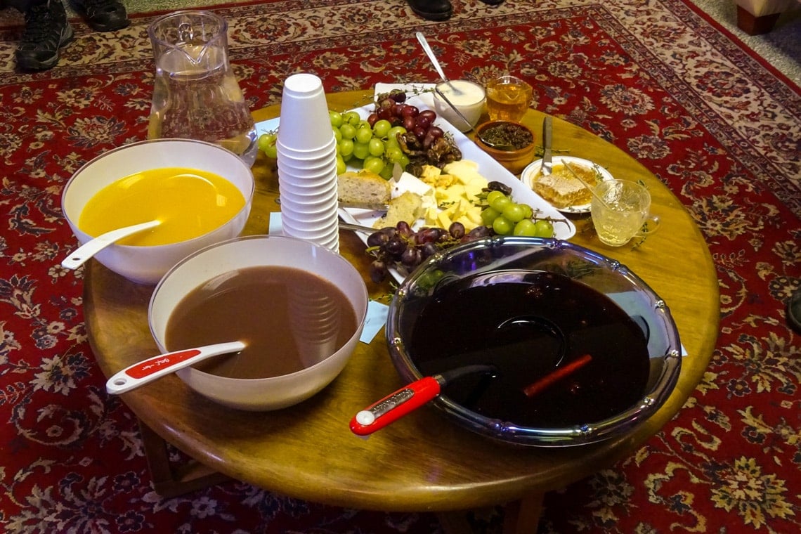 Canadian Students Feast on Ancient Greek and Roman Food - GreekReporter.com