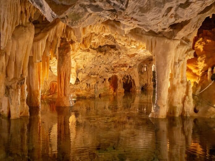 Diros Cave: Nature's Breathtaking Wonder in the Depths of Peloponnese's ...