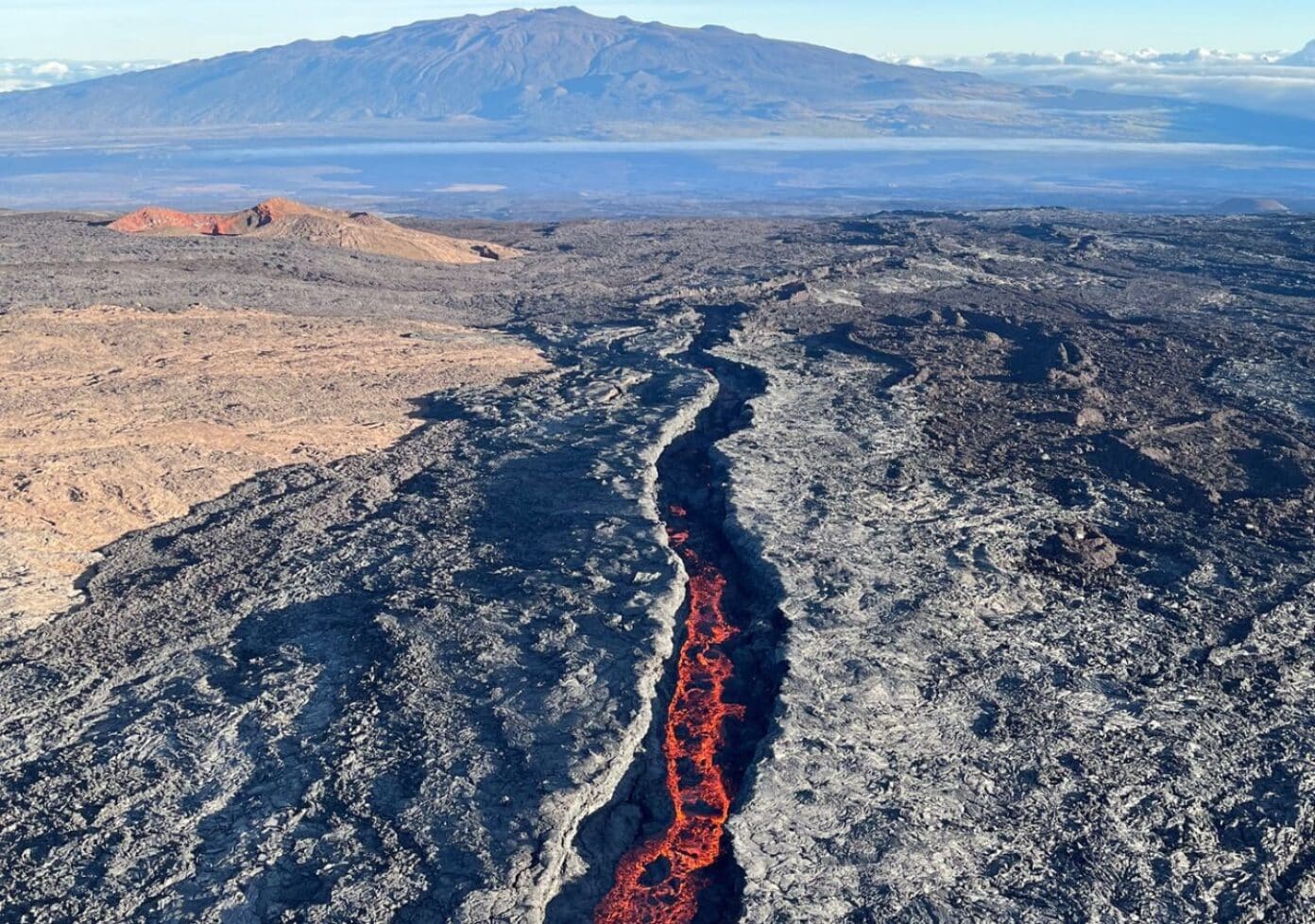 Hawaii’s Volcanoes Tap Two Different Earths Deep Below - GreekReporter.com