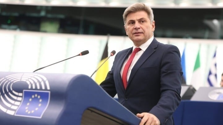 SYRIZA in Turmoil: Party Expels Second MEP in a Month - GreekReporter.com