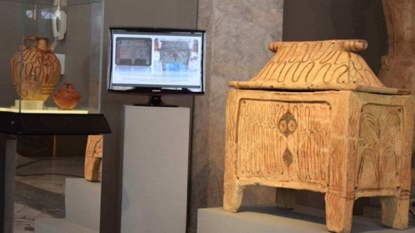 Athens Museum Reveals Secret Minoan Octopus Artifacts - GreekReporter.com