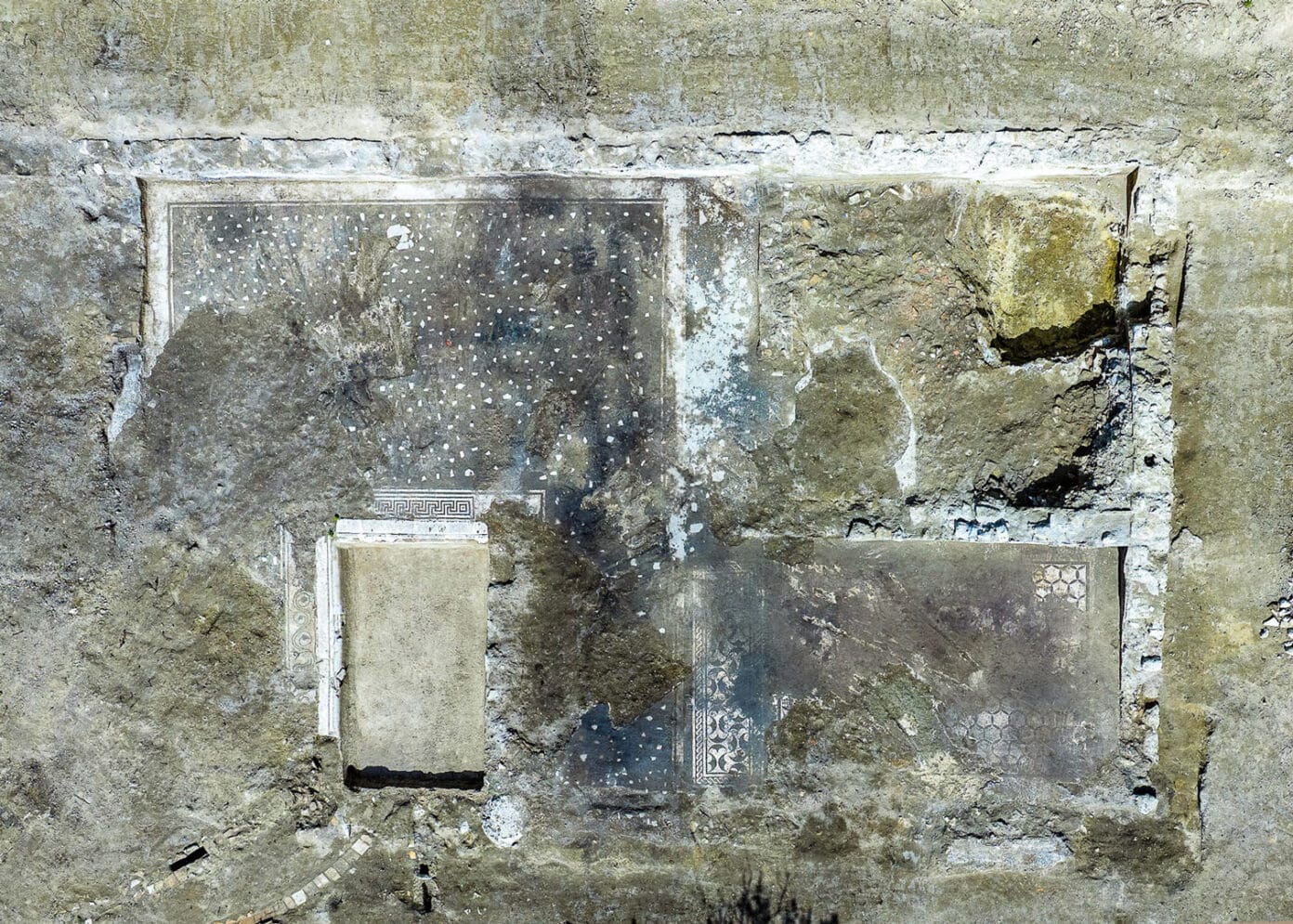 Ancient Roman Villa With Preserved Mosaics and Painted Walls Unearthed ...
